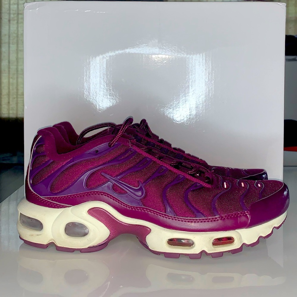 Burgundy Nike Sneakers Rare Color Way Women’s 7 Air M… - Gem